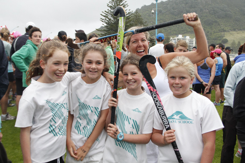 SunLive - Crowds run Mauao for Mundy family - The Bay's News First