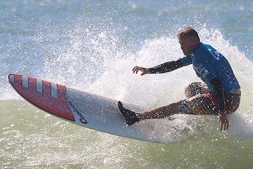 SunLive - Longboarders take to Papamoa waves - The Bay's News First
