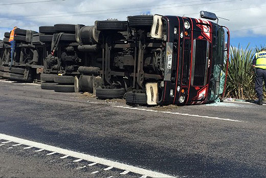SunLive - Truck crash on SH1 - The Bay's News First
