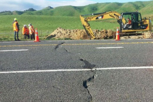 SunLive - Cracks appear on state highway - The Bay's News First