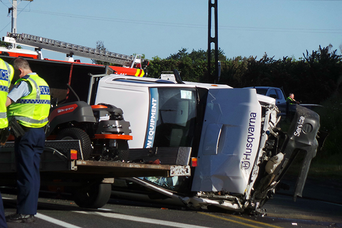 SunLive - Ute flipped after truck crash - The Bay's News First