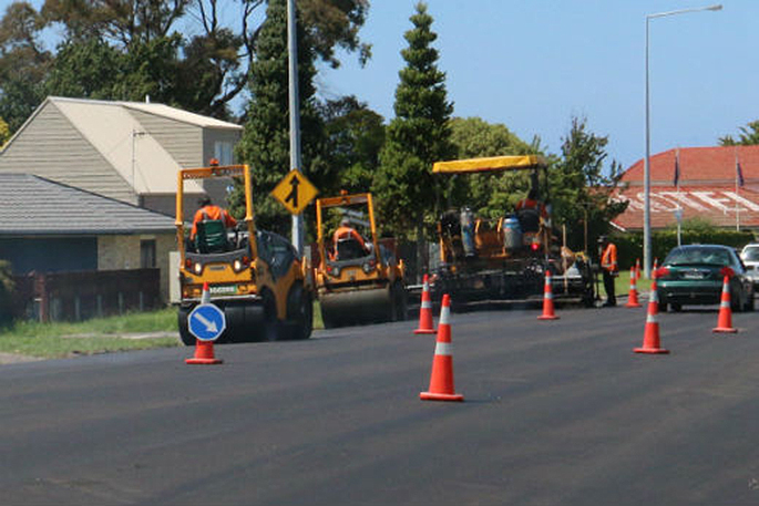 SunLive - Resealing roads around the Bay - The Bay's News First