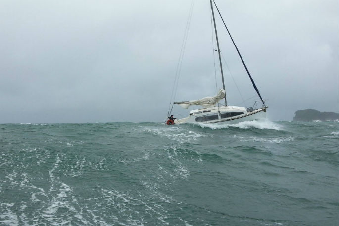 SunLive - Yacht rescue ahead of storm - The Bay's News First