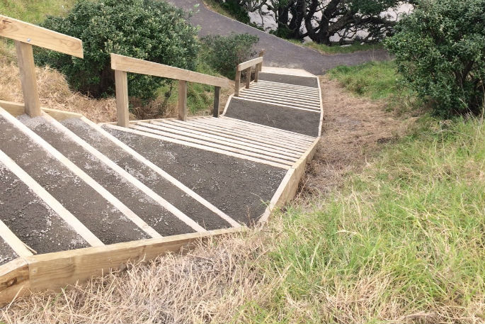 SunLive - Mauao base track re-opens - The Bay's News First