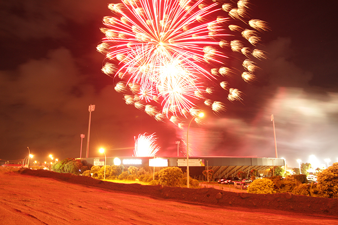 SunLive - Spectacular fireworks on and off the track - The Bay's News First