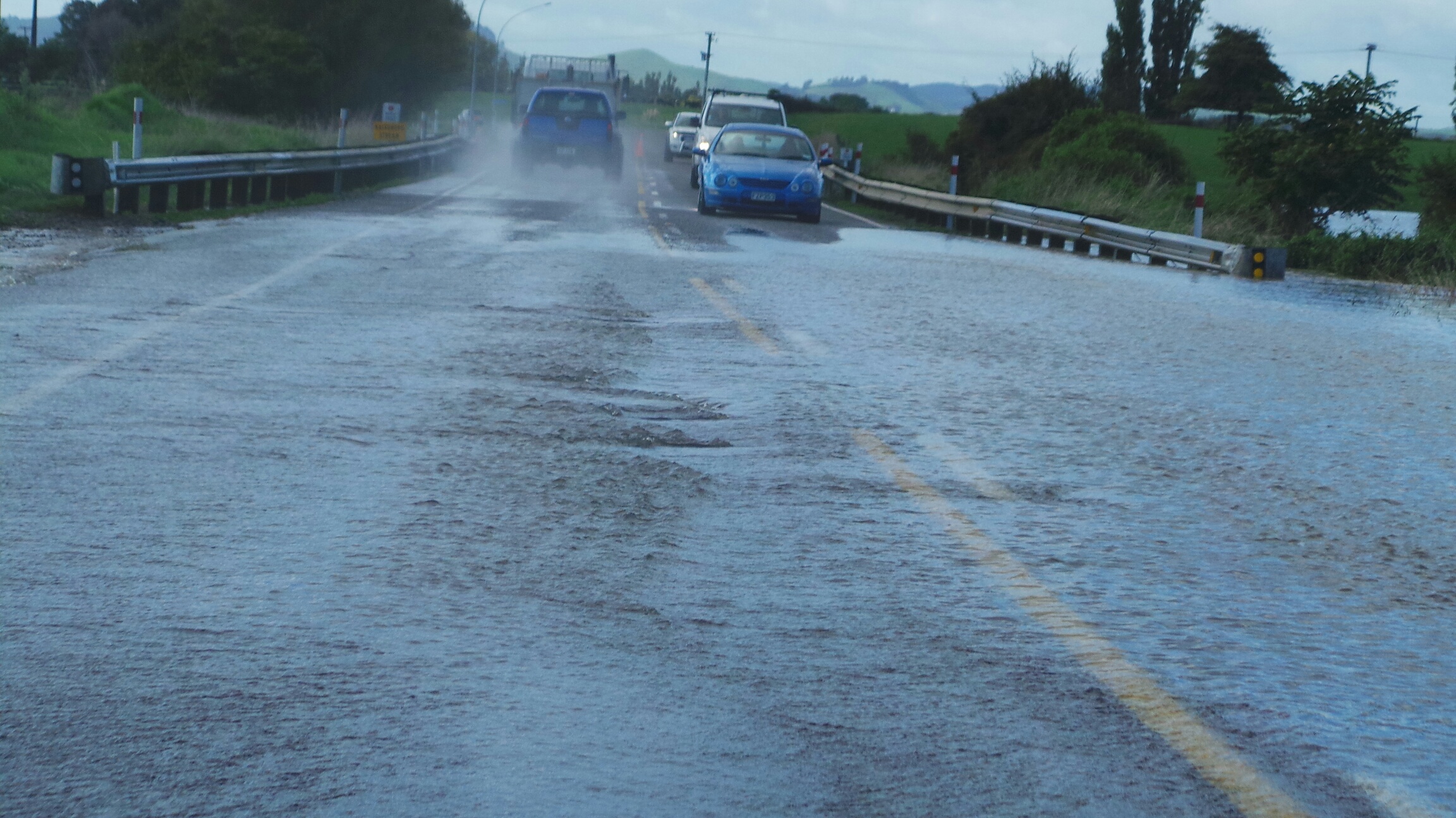 SunLive - EBOP flooding pics + video - The Bay's News First