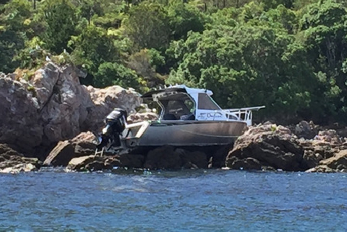 SunLive - Boatie critical after hitting rocks - The Bay's News First
