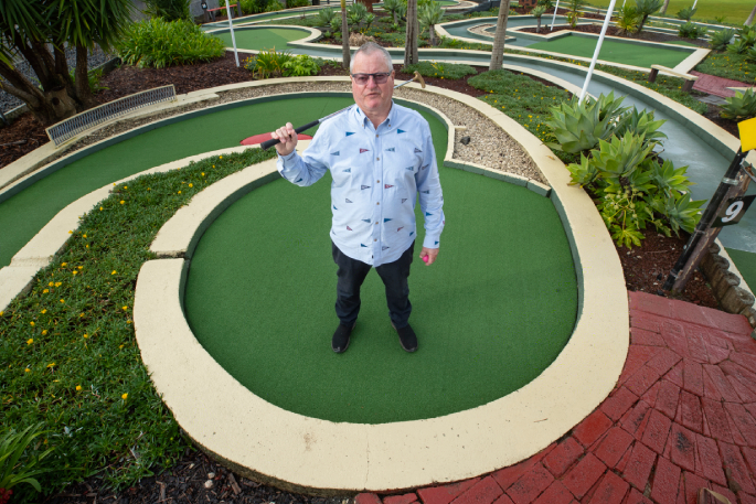 The Weekend Sun | Mini golf hopes it won’t putt out